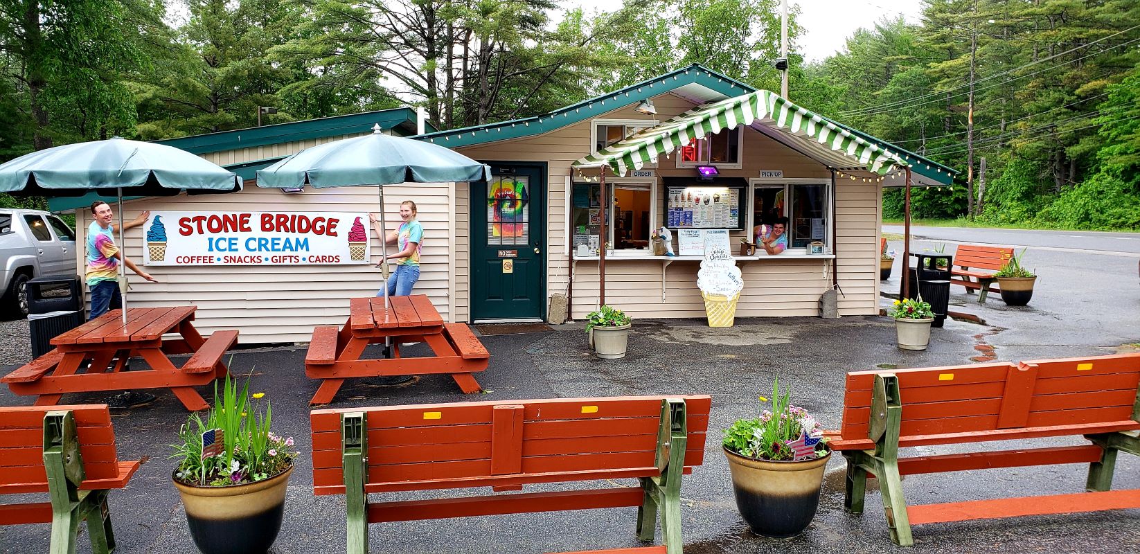 Ice Cream Shop - Natural Stone Bridge & Caves